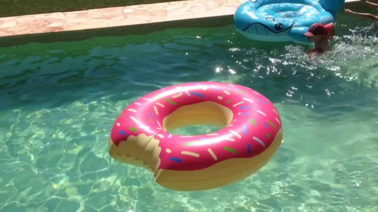 Test produit : bouée Donuts Floatie Kings - YouTube