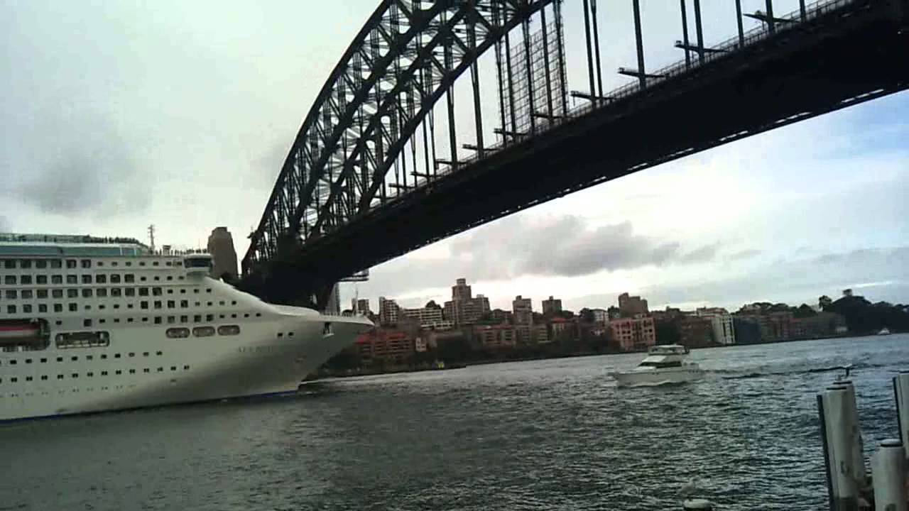 Harbour Bridge VS Big Boat - YouTube