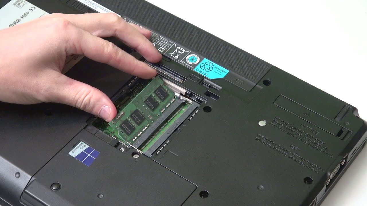 Fujitsu Lifebook E752 memory replacement - YouTube