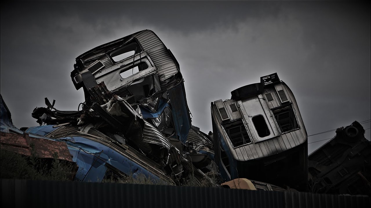 Scrapped Comeng Carriages at Laverton North - YouTube
