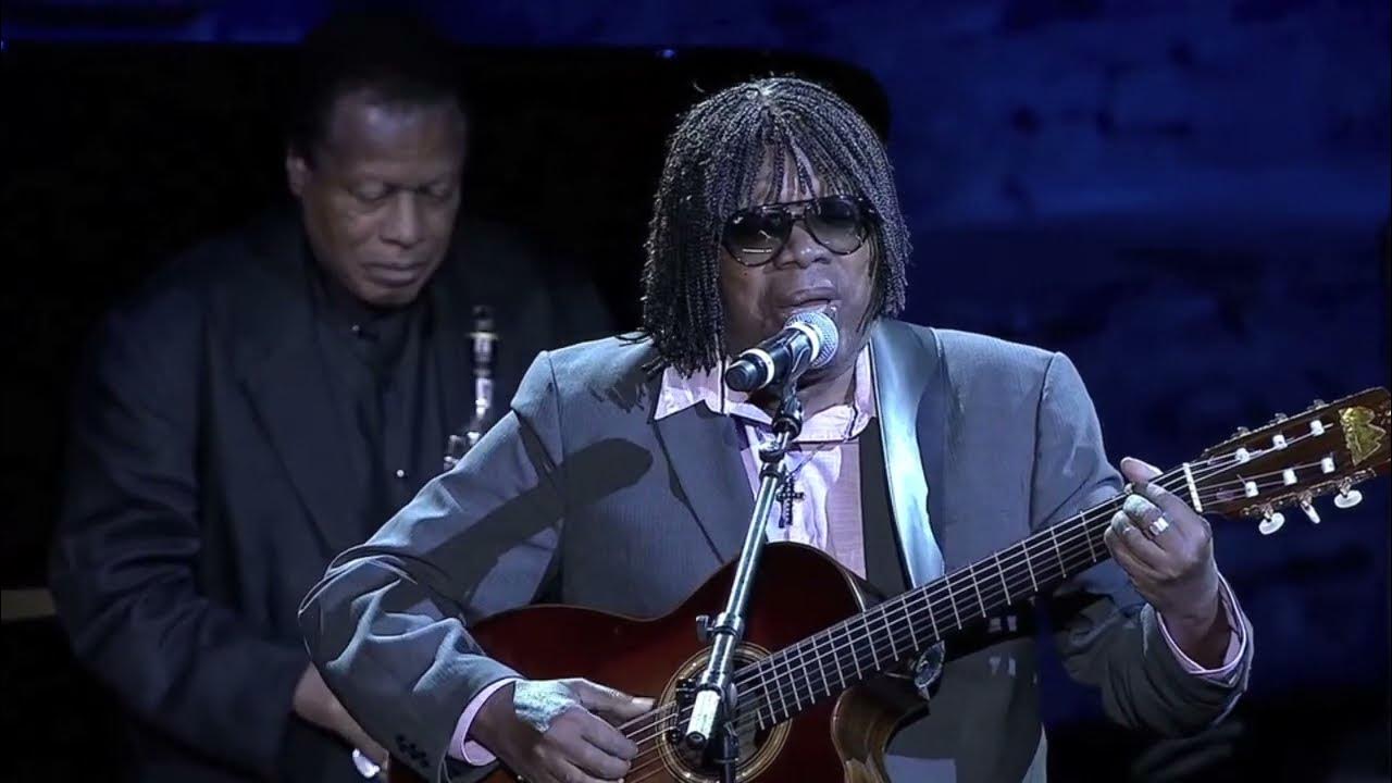 Milton Nascimento, Esperanza Spalding, Wayne Shorter, Herbie Hancock - Travessia - YouTube
