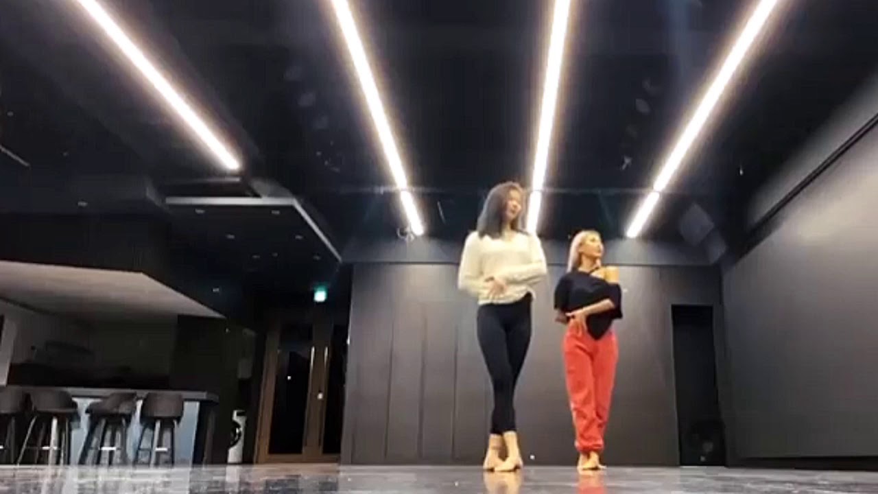 BLACKPINK JENNIE's DANCE FITS TO EVERY SONGS - YouTube