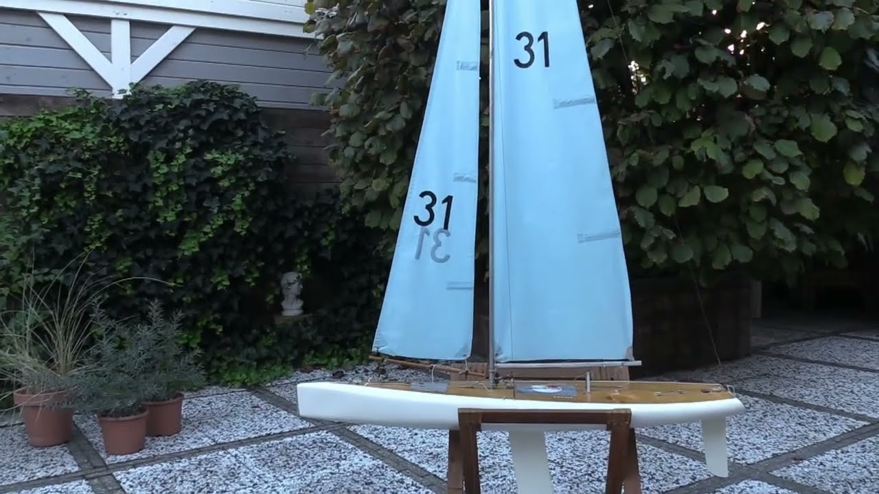 Vintage RC Zeilboot Sailboat Marblehead M-class ? - YouTube