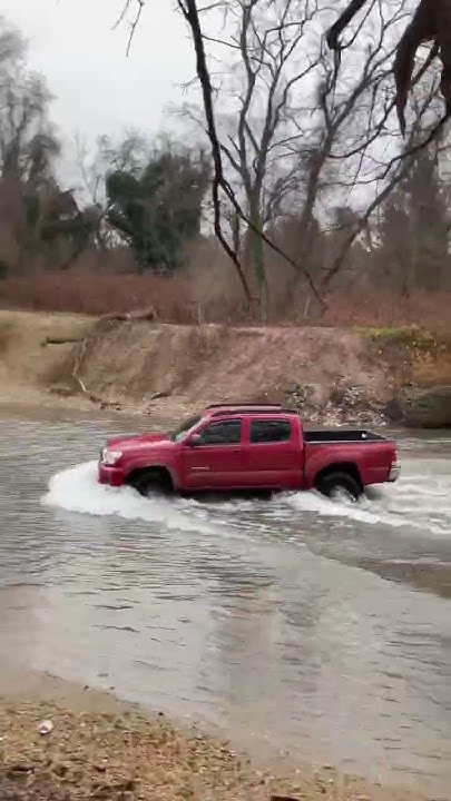 22R vs Tacoma #shorts #offroad - YouTube