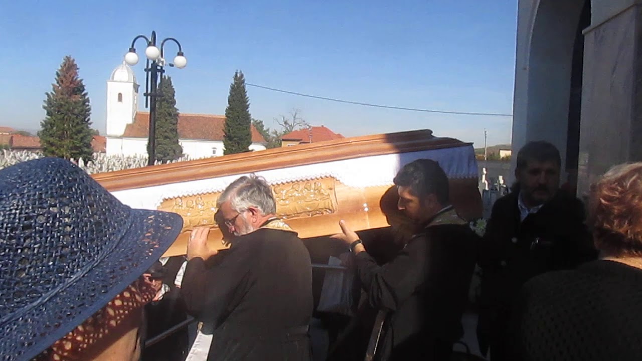 SLUJBA iNMORMANTARii PREOTULUi iOAN OLTEAN din orasul CUGiR 15 ...