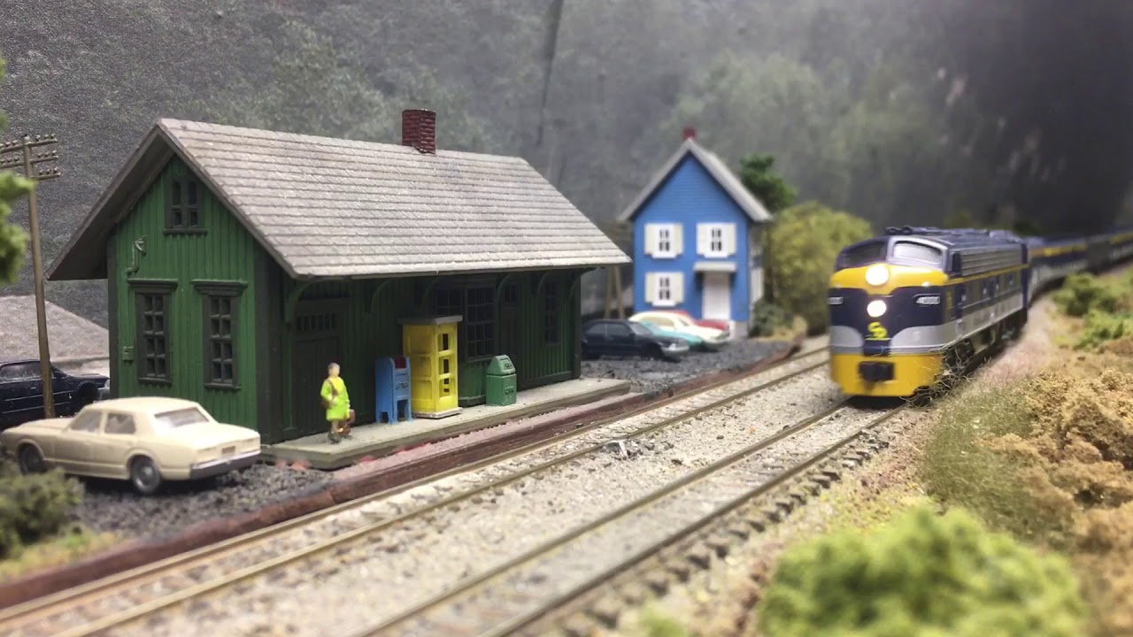 N scale Chesapeake and Ohio Fast Flying Virginian 2nd run - YouTube
