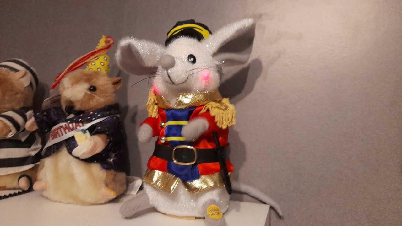 gemmy 2003 merry mice toy soilder ( jingle bells ) - YouTube