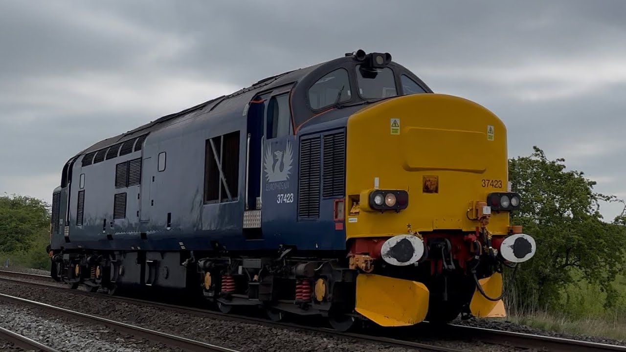 Diesel locomotive 2 epic class 66742 GBRF A 37423 ROG with great tones ...