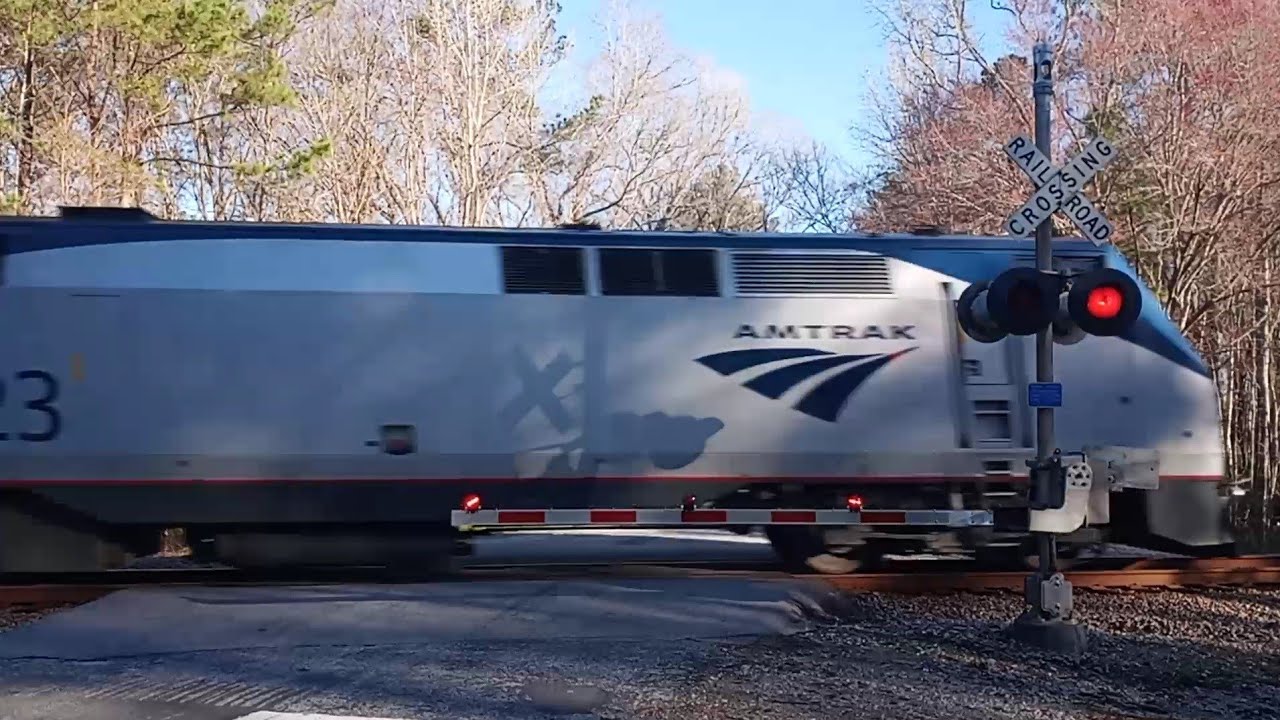 AMTK 123 Leads Amtrak Northbound Palmetto Train 90 At White Hall SC ...