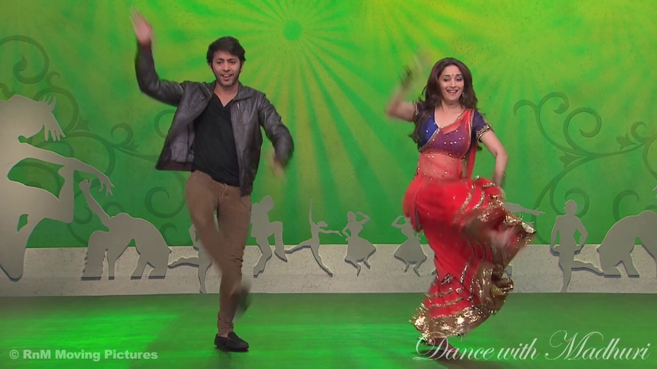 Madhuri Dixit dances to 'Ghagra!' - YouTube