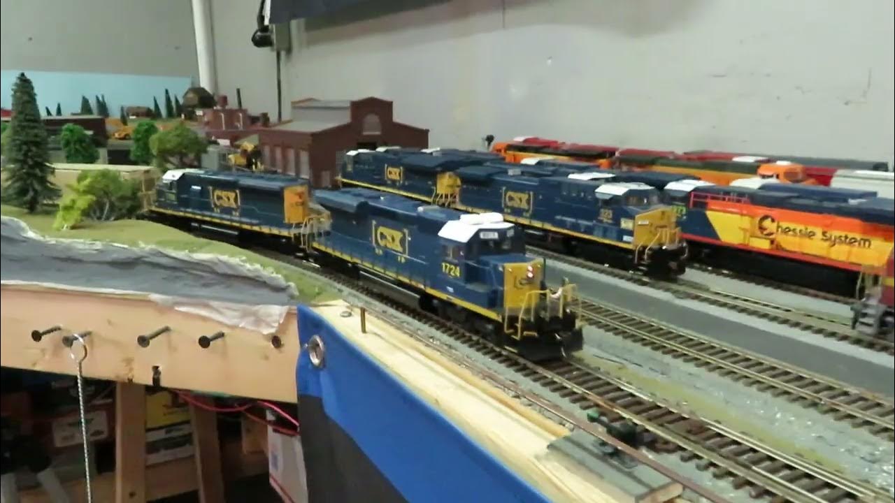 CSX SD40's in Ho scale - YouTube