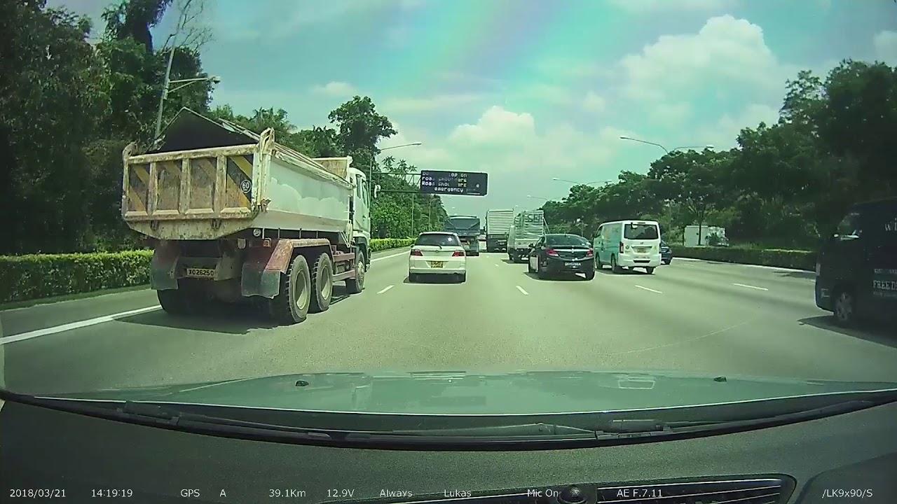 SJH7758R, abrupt lane change without signal, inconsiderate driving ...