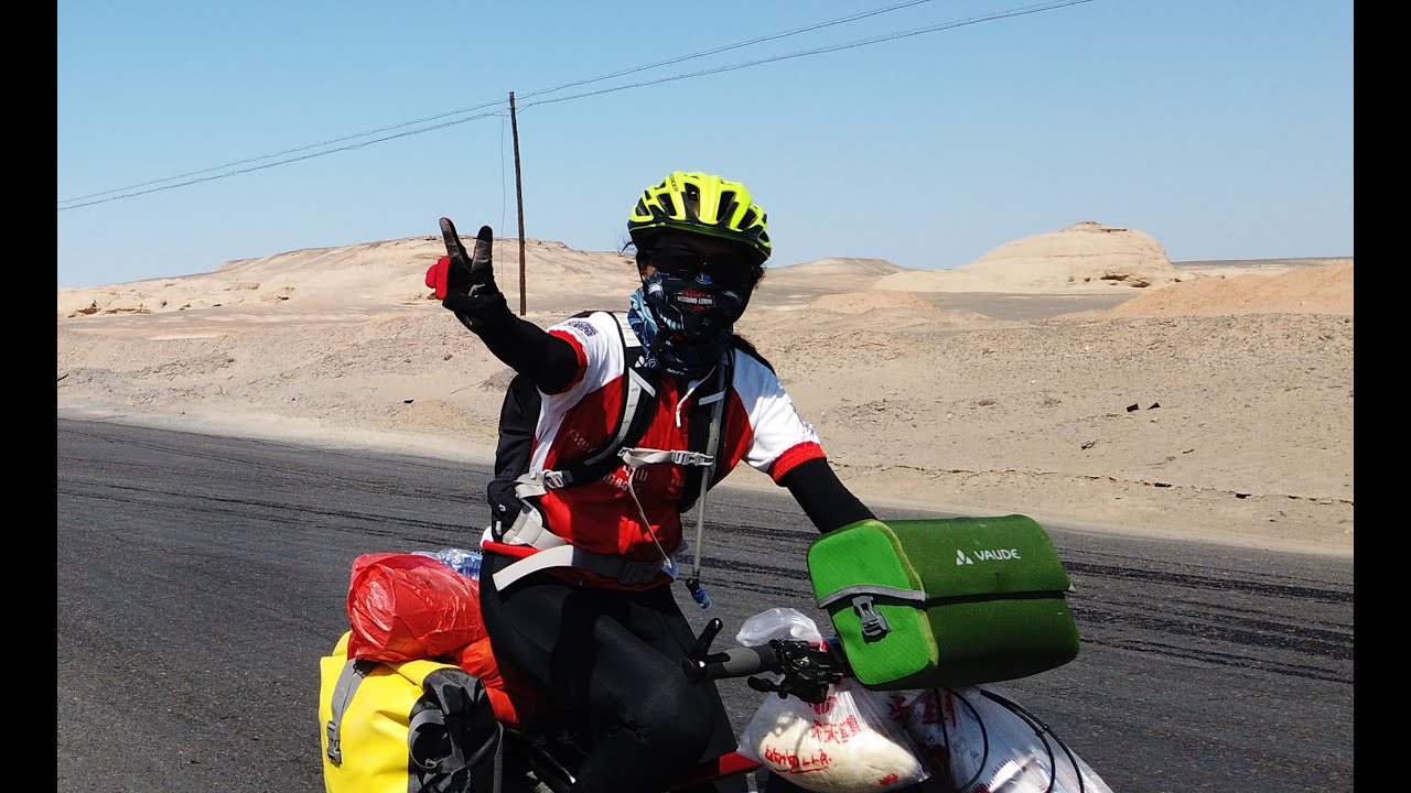 Desert riding - YouTube