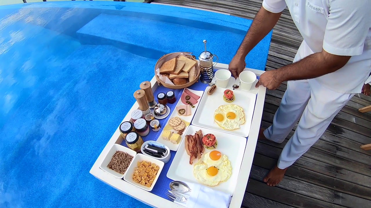 LUX* South Ari Atoll 漂浮早餐floating breakfast - YouTube