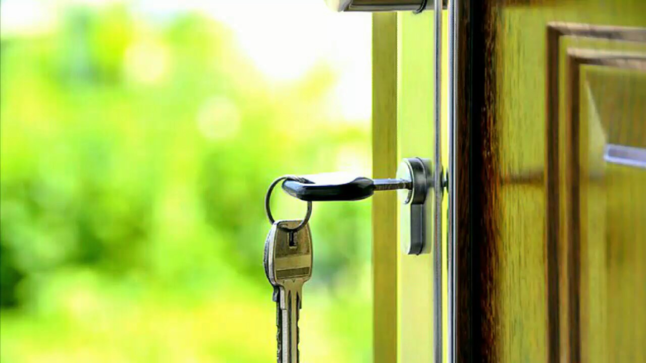 Opening a door with a key - SOUND EFFECT - - YouTube