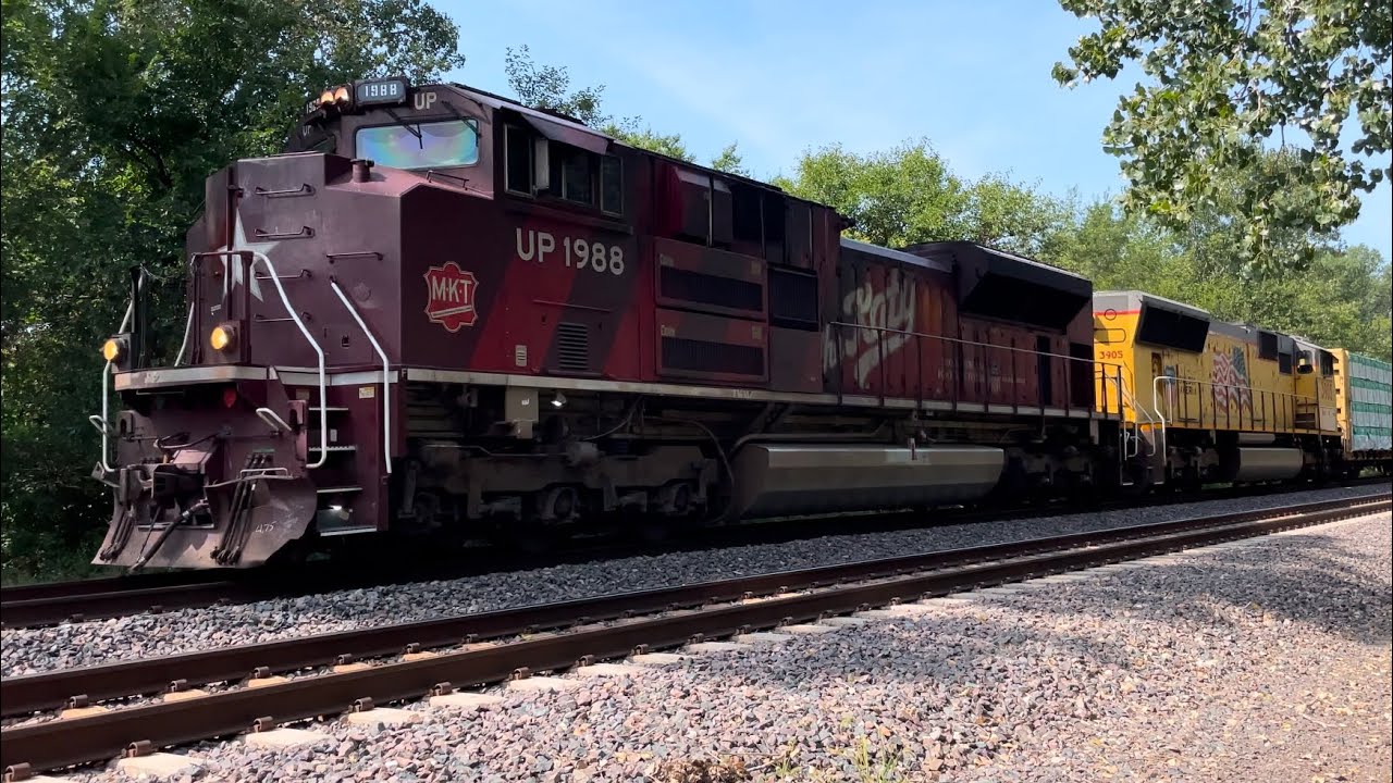 UP 1988 “The Katy” leads UP MNPCH train - YouTube