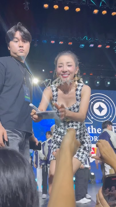 🎥 250510 MC DARA signing fan’s merchandise 🥹🥹🥹 #BTN9DFinale #SandaraPark #DARA #산다라박 #다라 - YouTube