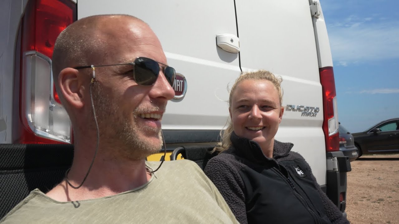 Waarom onze DAGELIJKSE CAMPER LEVEN vlog? - YouTube
