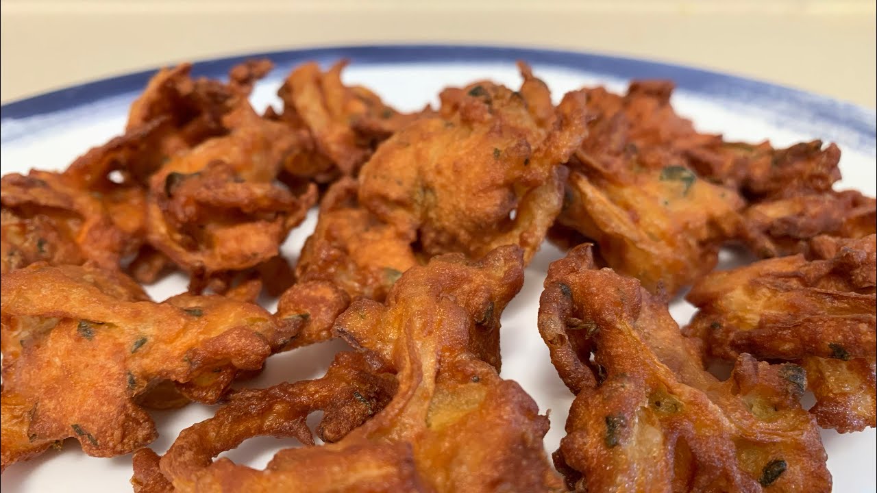 Onion Pakoda recipe | Eerulli pakoda recipe | Tea time pakora recipe ...