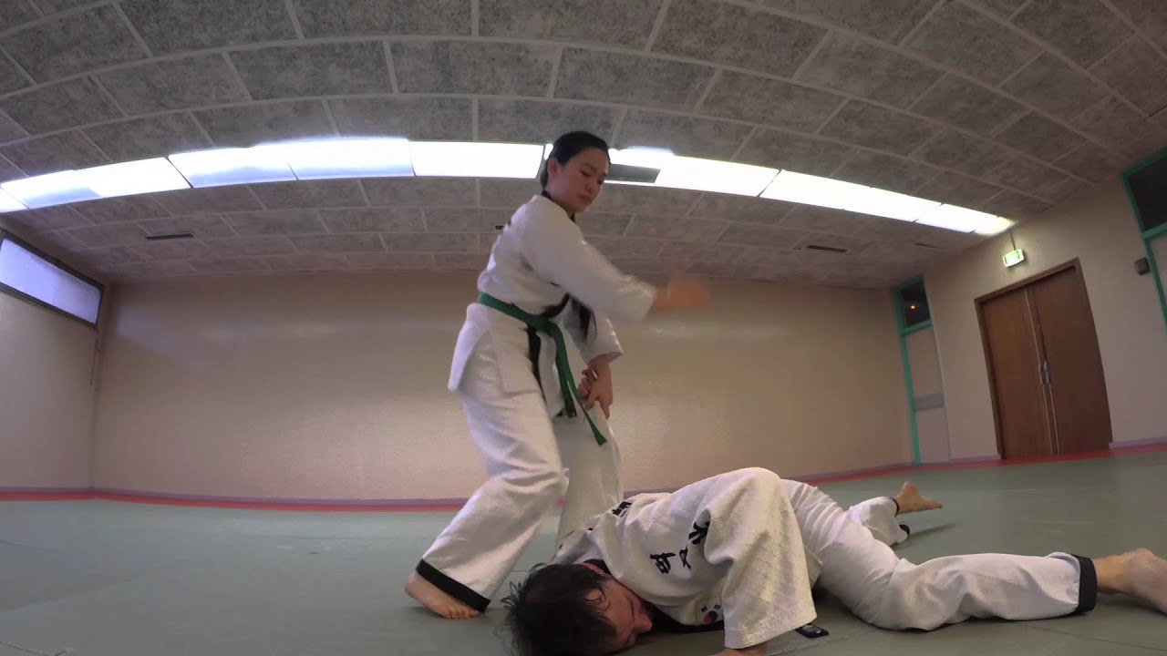 Hapkido punch defense - YouTube