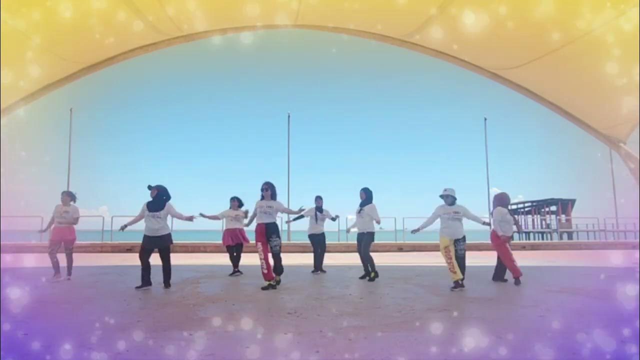 Volare Cantare Line Dance demo by Janet & LD Team - YouTube