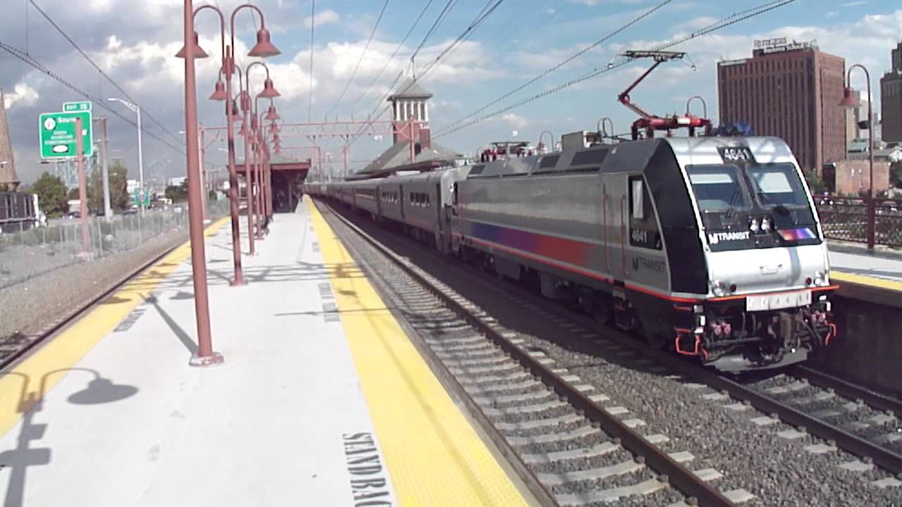 New Jersey Transit Alstom Comet V #6000 departing Newark Broad Street ...