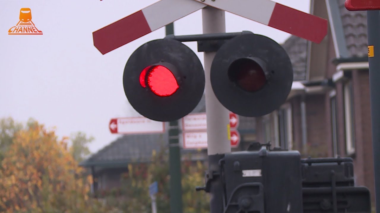 DUTCH RAILROAD CROSSING - Twello - Stationsstraat - YouTube