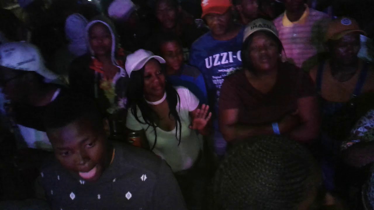 HenDry MoOse shared stage with The BET Winner Award Sjava🔥 - YouTube