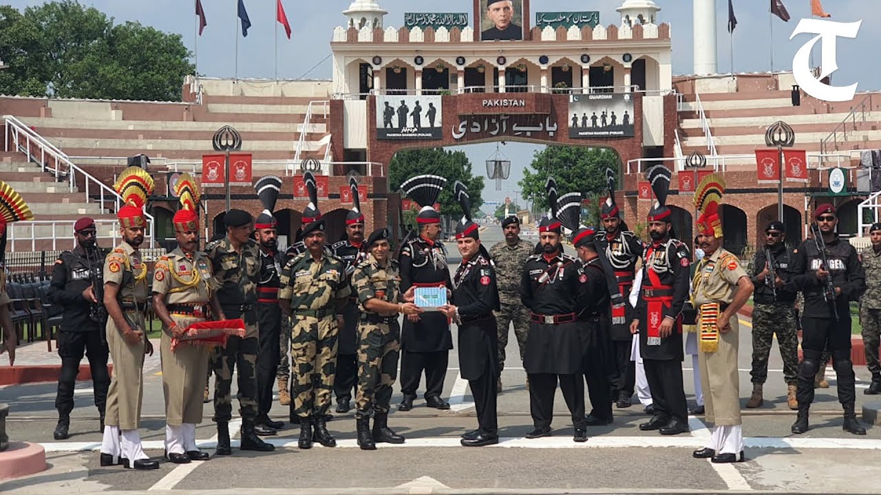 Pak Rangers hand over sweets to BSF on their independence day at Attari ...