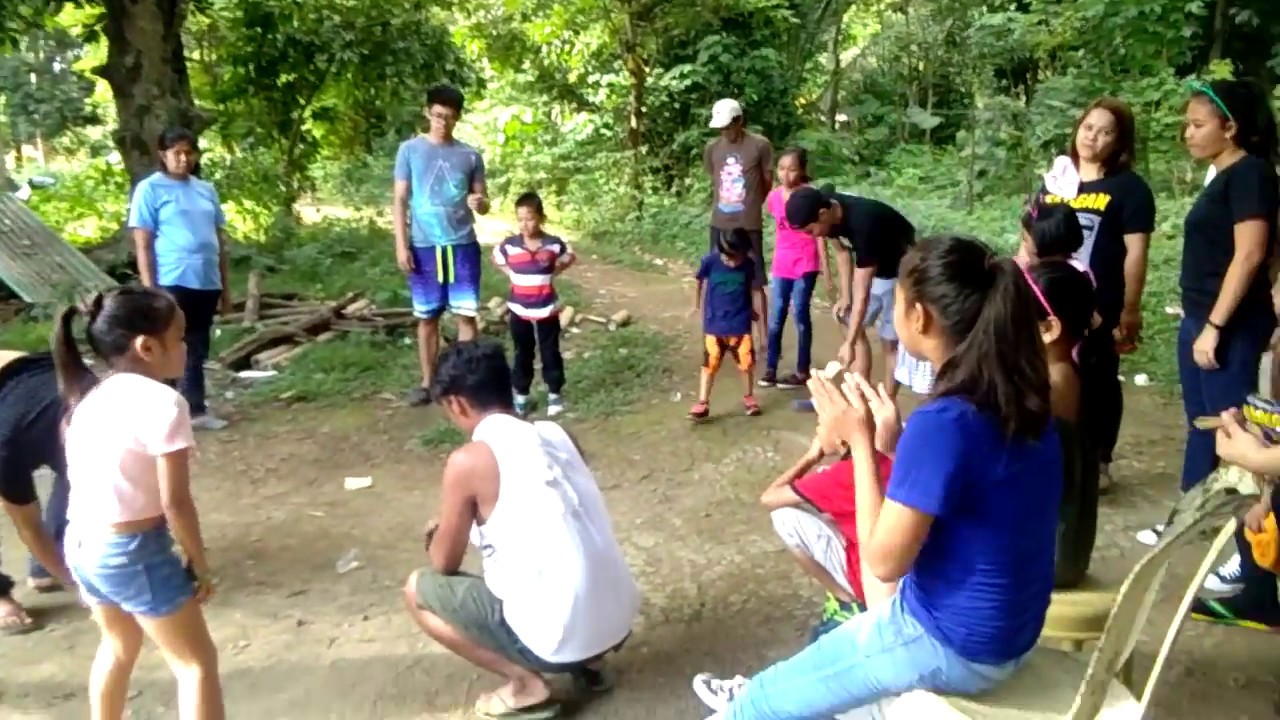 Christmas Party Games (9/10) - Paper Dance - YouTube