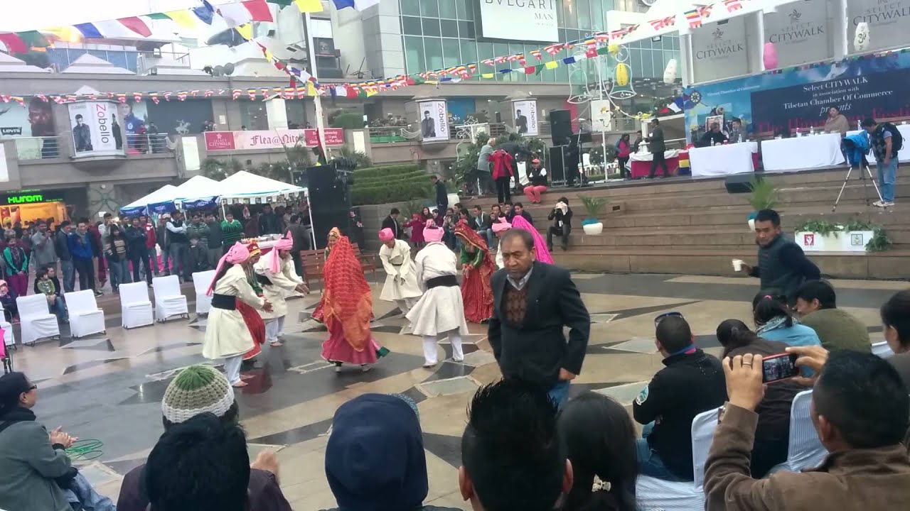 Himalayan folk dance - YouTube