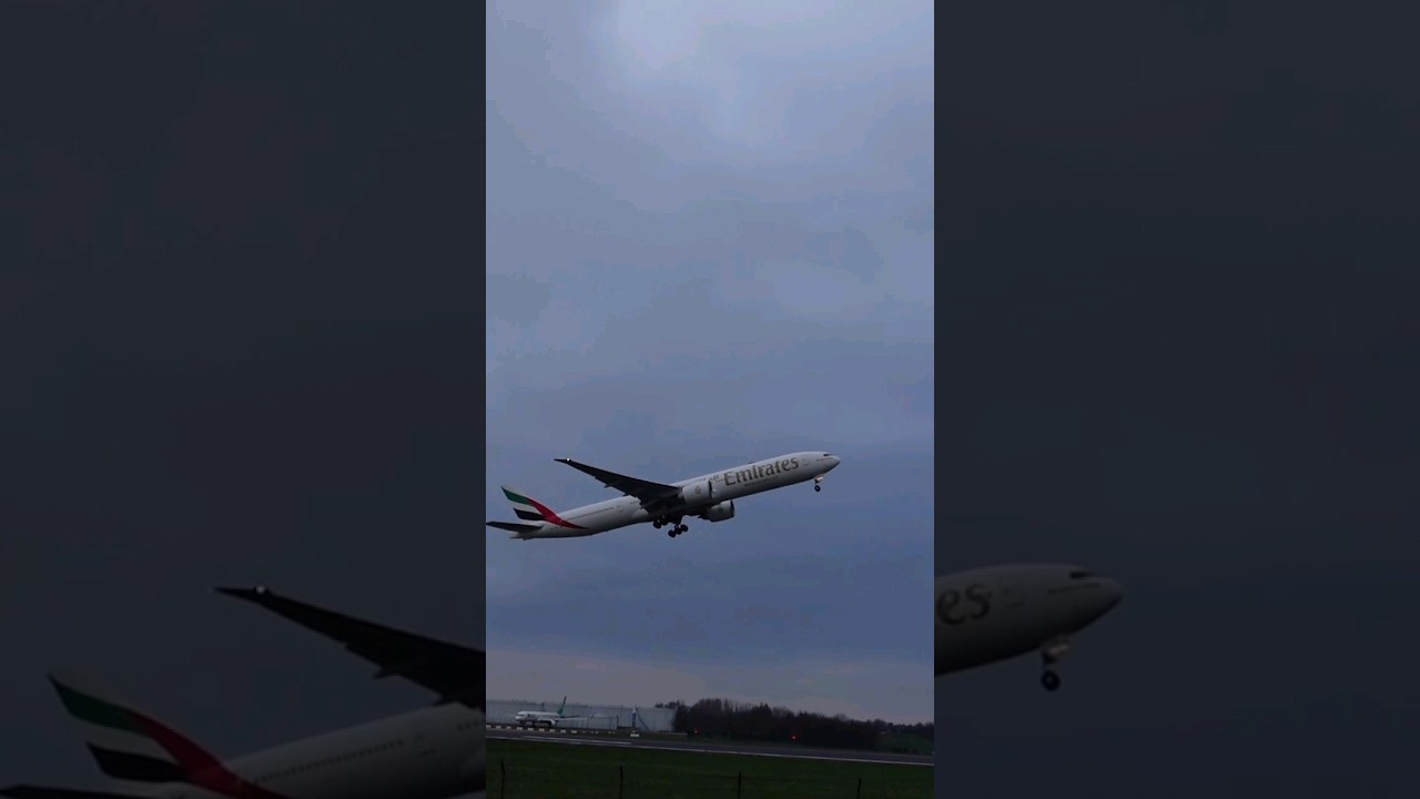 Emirates b777 take-off from Brussels Airport - YouTube