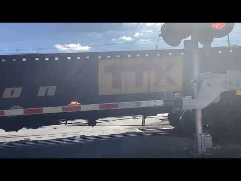 UP 8905 With KCS GEVO Power Leads Manifest Magnolia,Tx - YouTube
