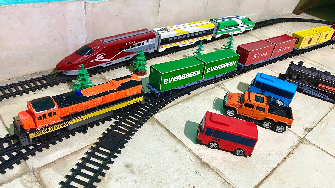 Merakit Miniatur Kereta Api Lokomotif Diesel, Merakit Miniatur Kereta ...