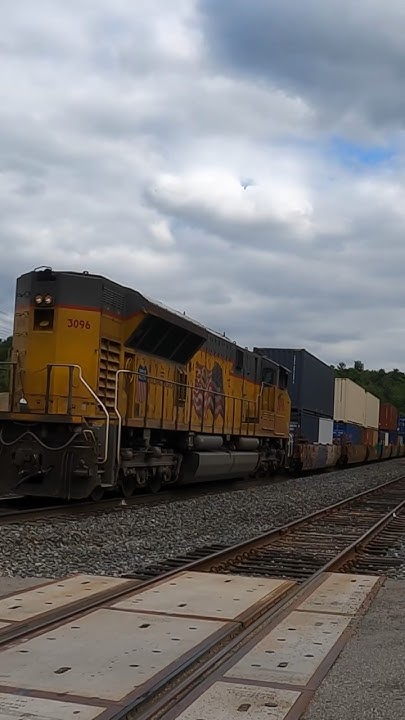 UP 3096 trailing on CPKC 112 - YouTube