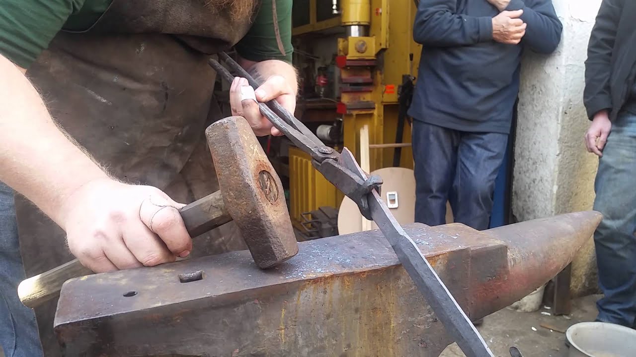 forging a dagger - YouTube