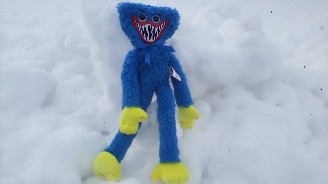 Huggy wuggys snow day! - YouTube