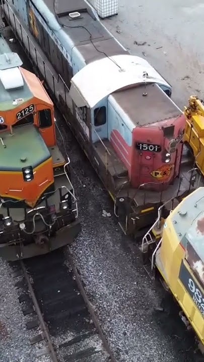 BUGX 1501 (SP Paint SD7R) awaiting her fate in a lonely siding!!! - YouTube