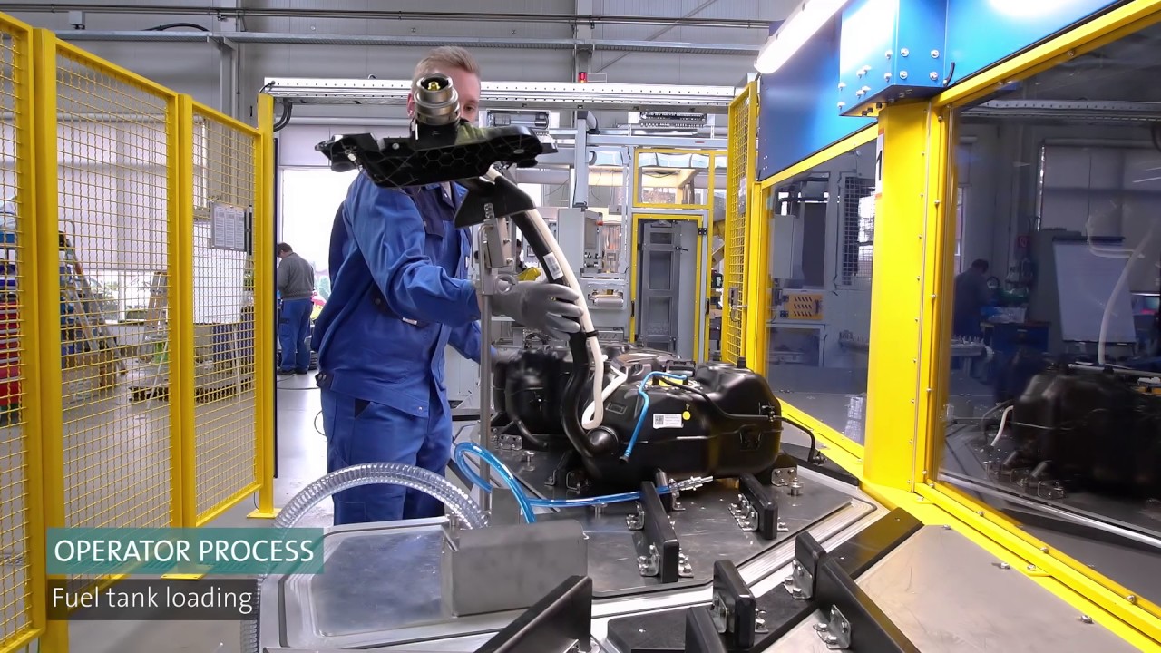 Helium-Dichtheitsprüfung für Kraftstoffbehälter / Helium Leak Test for ...