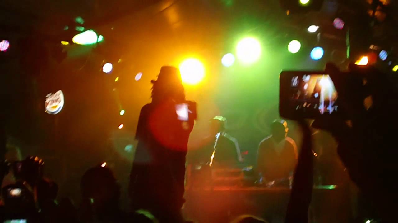 Wale Live at University of Houston 2011 PT.2 The Break up Song - YouTube