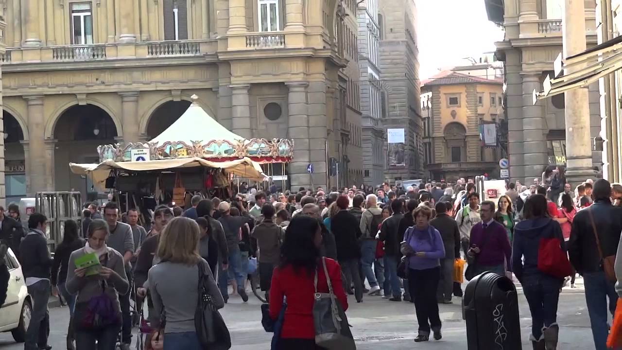 Crowds in Florence, Italy - YouTube