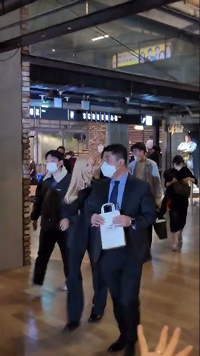 221020 영화 리멤버 VIP시사회 극장 입장하는 블랙핑크 로제(BlackPink ROSÉ) 4K 직캠 Fancam #shorts - YouTube