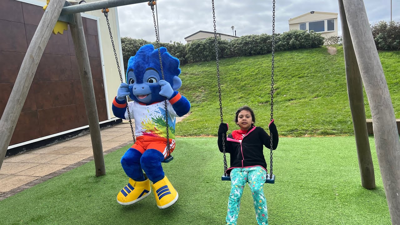 George Seaside Squad enjoying a nice swing at Haven Perransands - YouTube