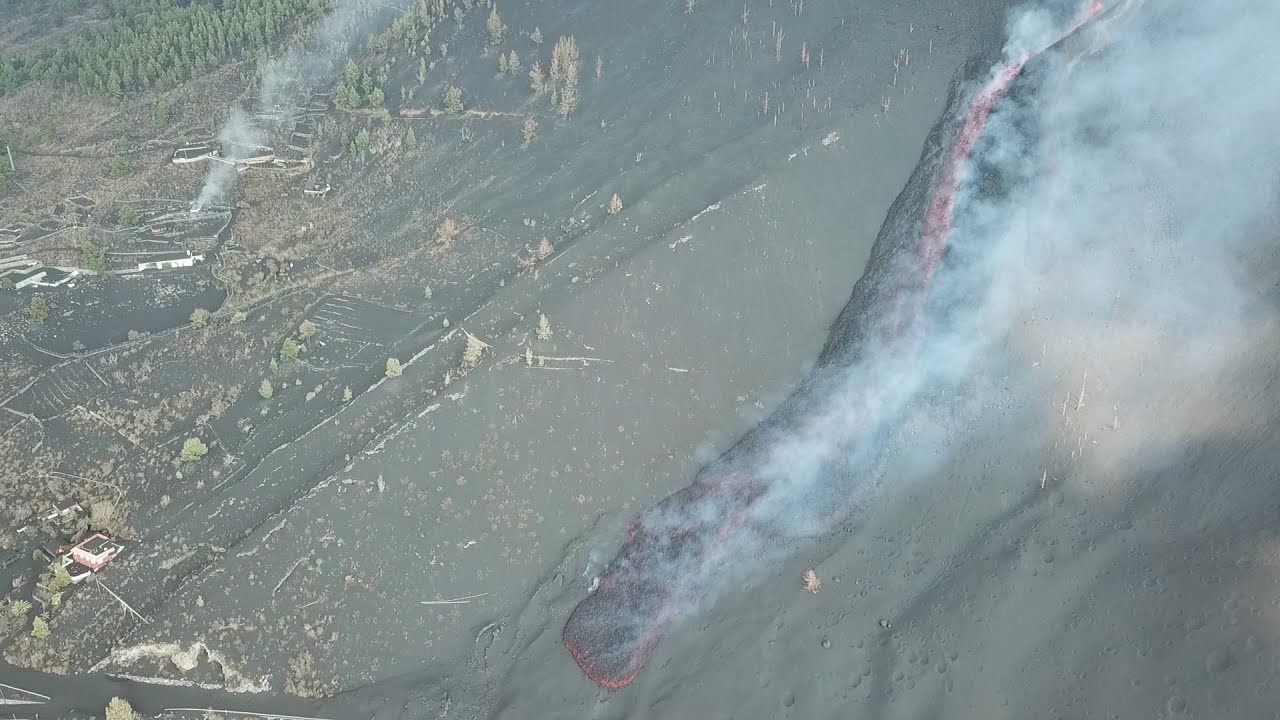 Así avanzan las coladas de lava en La Palma - YouTube
