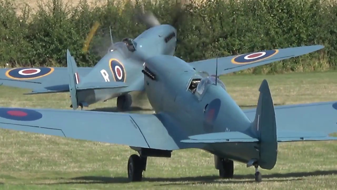 Spitfire PR11 Duo at Shuttleworth 2018 - YouTube