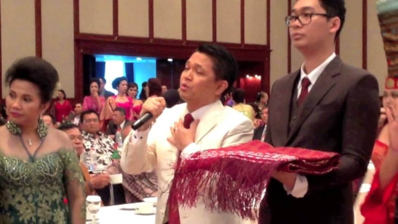 Remaja Tampubolon Boru Panggoaran - YouTube