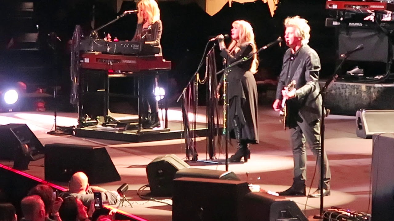 Fleetwood Mac "Gypsy" 2019 Tour Show Philadelphia - YouTube