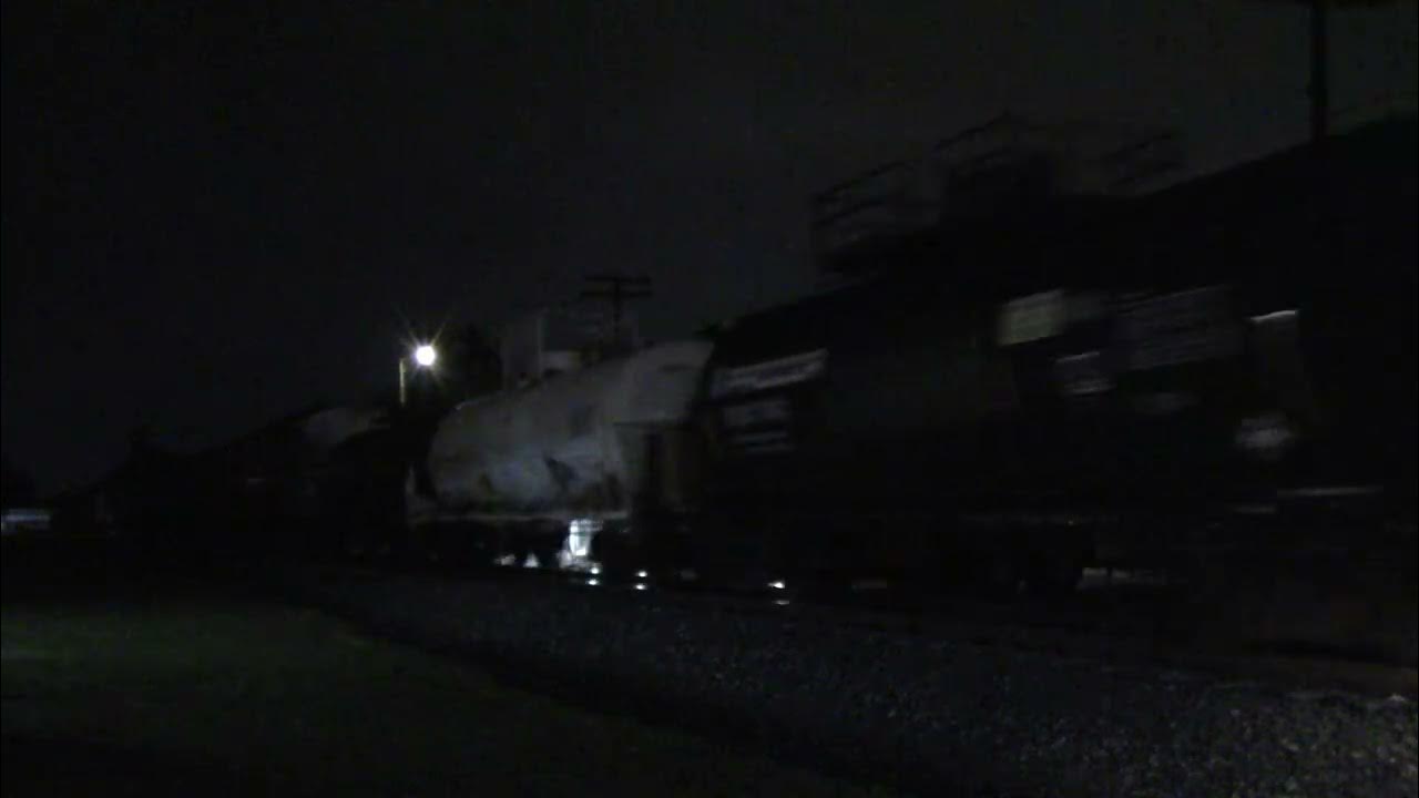 CSX #7240 leads CSX M542 through Richmond, KY - YouTube