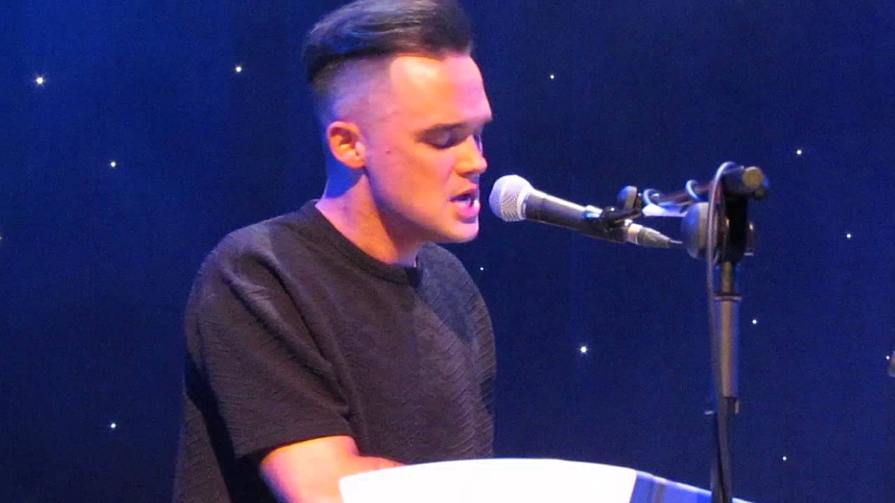 Gareth Gates @ Gwyn Hall, Neath All of Me - YouTube
