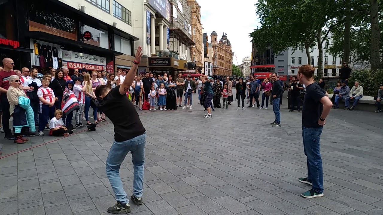 Street performance ,London - YouTube